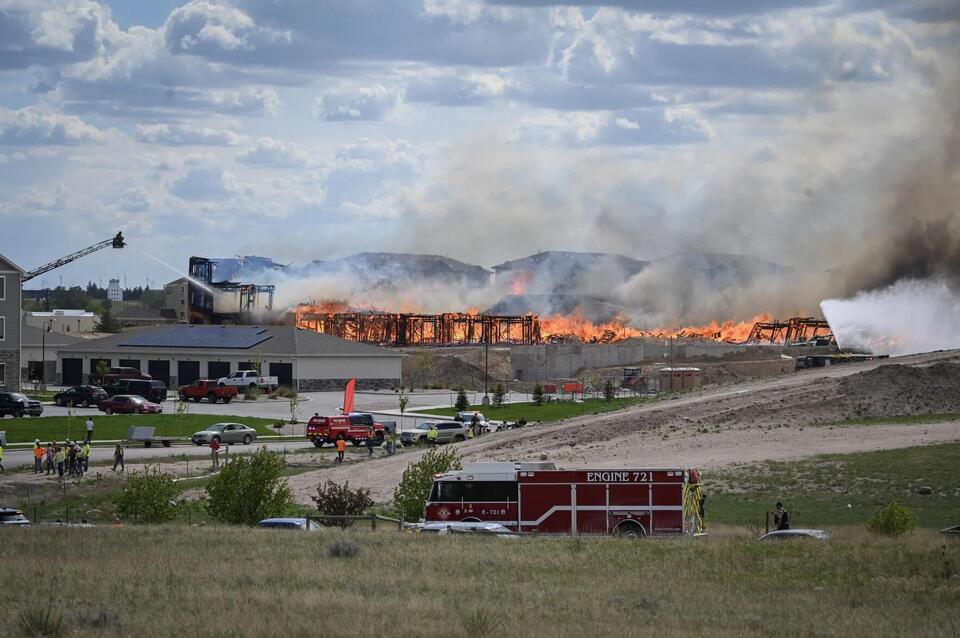 Massive blaze destroys apartment building under construction, no ...