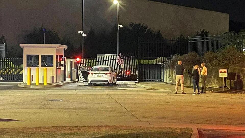 Suspect in custody after alleged "targeted attack" at FBI Pittsburgh ...