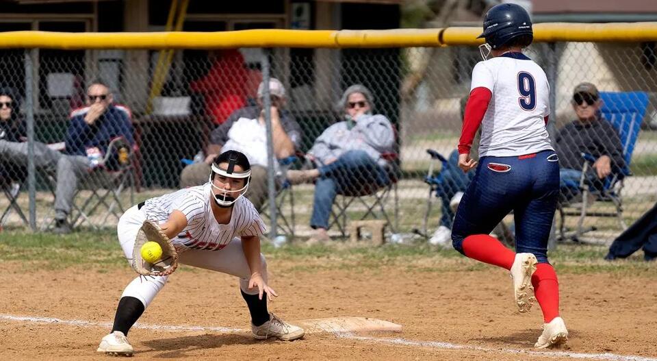 UPDATED: HHS softball team goes 2-1 at SCA Tournament - NewsBreak