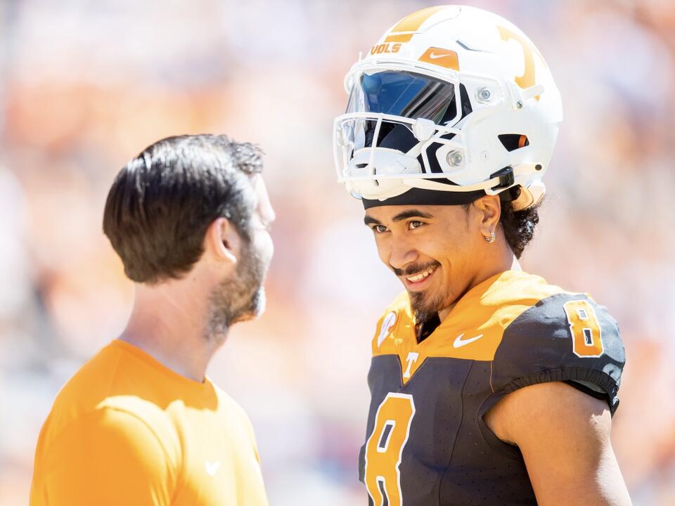 Prominent college football analyst makes very strong statement about Tennessee Vols QB Nico ...