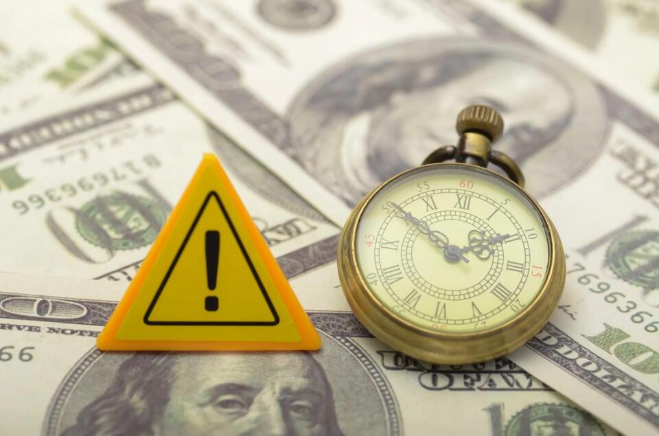 What Financial Advisors Are Quietly Warning About in 2025 - NewsBreak
