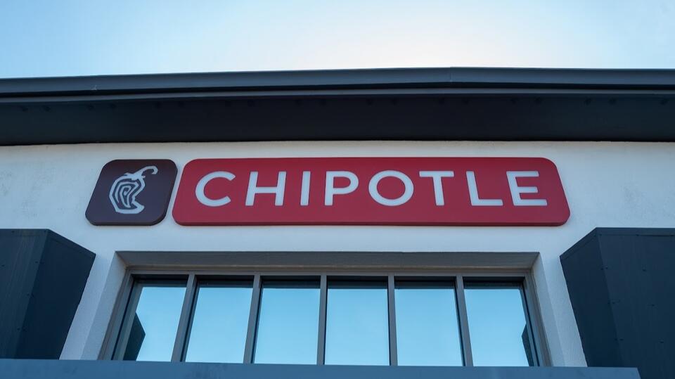Why is the Internet Suddenly Obsessed With Chipotle? Experts Weigh In ...