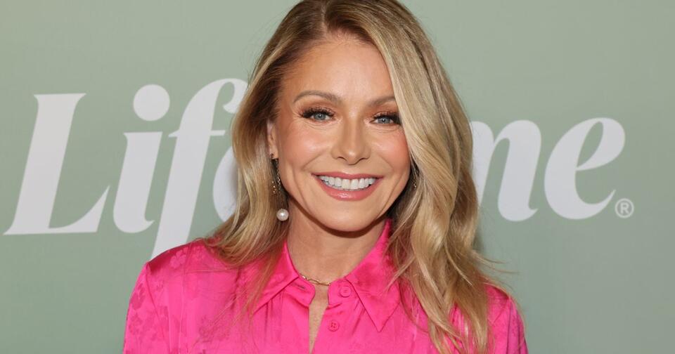 Kelly Ripa, 53, Jokes About Mammogram Struggles for Women With Small ...