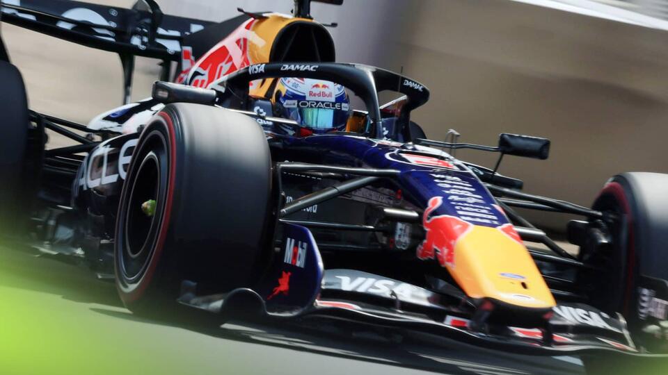 Max Verstappen tests rotating Red Bull RB22 rear wing as Silverstone ...