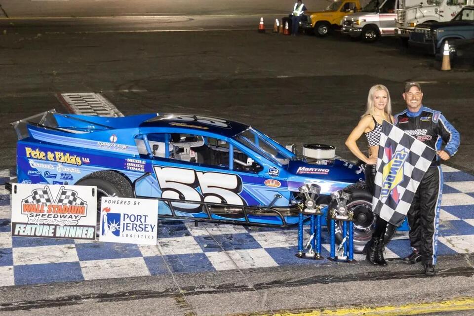 EMOTIONAL STEVEN RED WINS WILD WALL STADIUM MODIFIED FEATURE SATURDAY ...