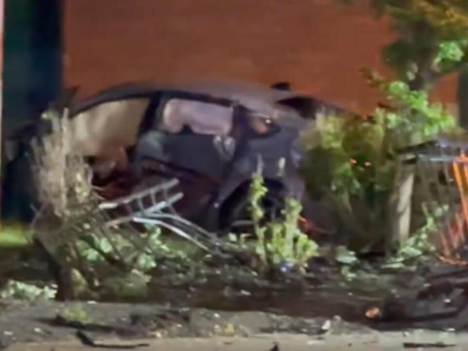 Cleveland 2-car crash kills 1, hospitalizes 2: Police Dispatchers