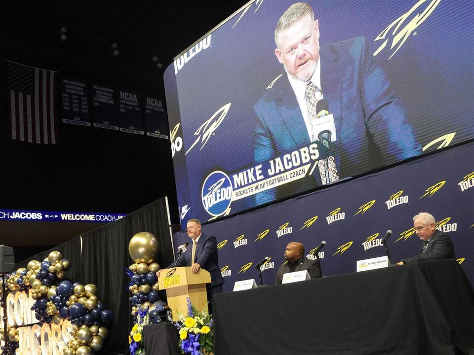Video: Toledo coach Mike Jacobs introductory news conference - NewsBreak