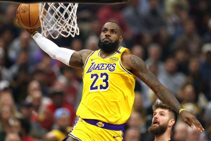 LeBron James among 13 sports figures facing major questions in 2026 ...