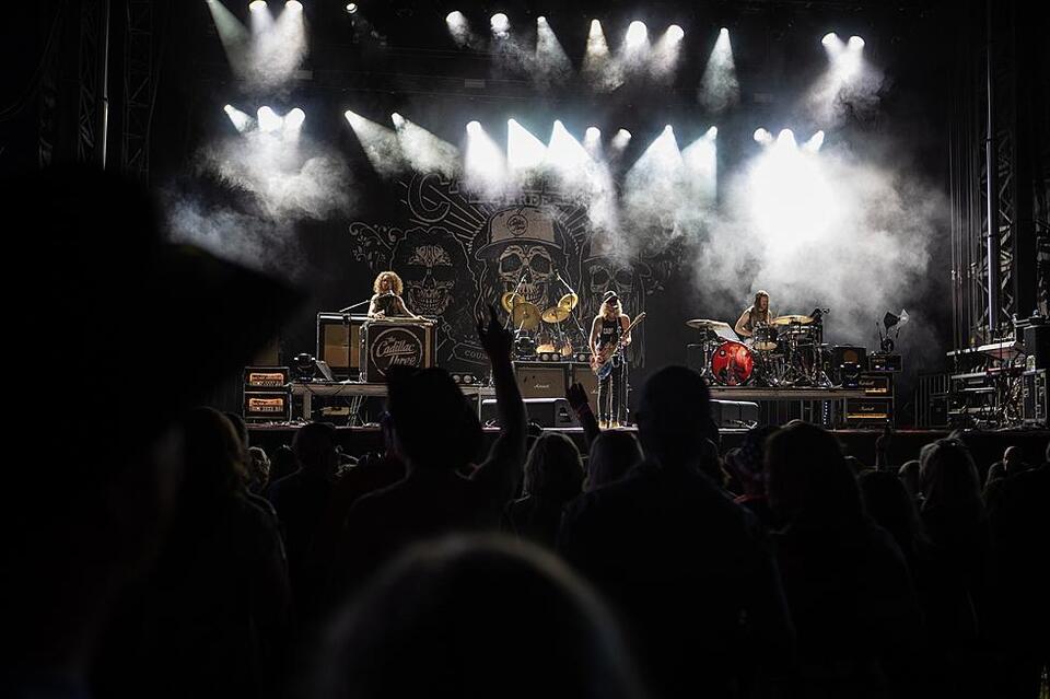 Iowa Country Music Festival Moving To Adventureland in 2024 - NewsBreak