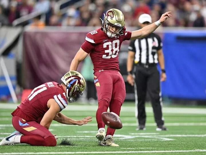 UFL kicker Jake Bates whacks 62-yard field goal with Detroit Lions keen ...