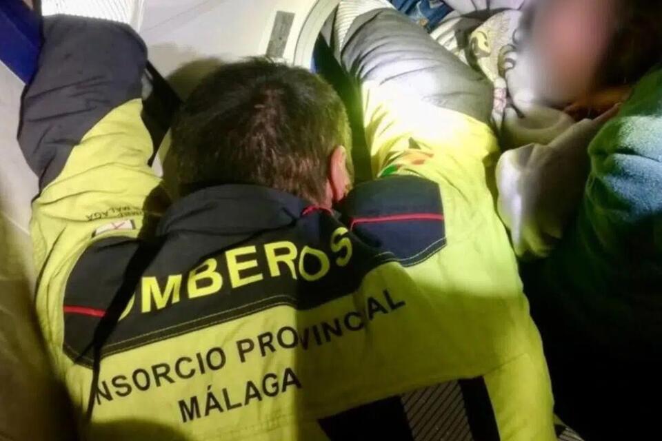 The rescue took an hour, an 8-year-old girl got stuck inside the ...