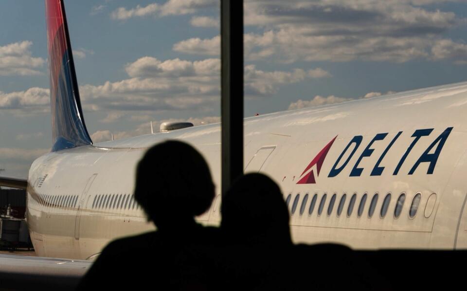 Apple Accountant Wicliff Fleurizard Allegedly Sneaks Onto Delta Flight ...
