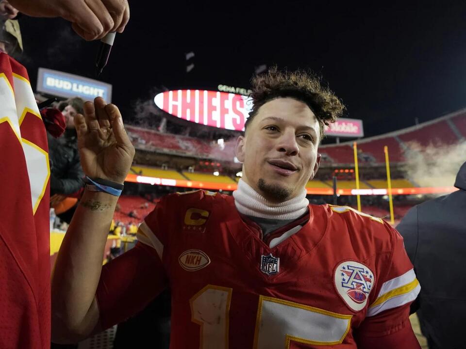 Chiefs’ Patrick Mahomes hitting the road for first time in the playoffs ...