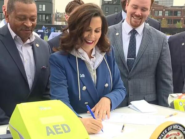Whitmer signs bipartisan CPR and AED training bills into law