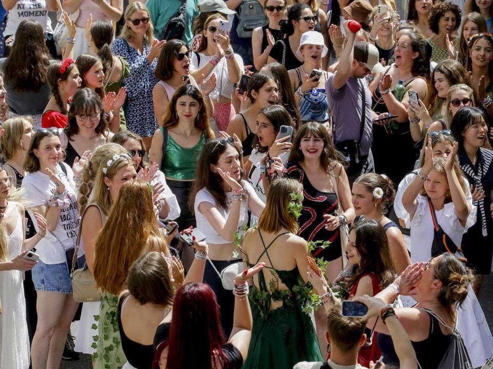 AP PHOTOS: Hundreds of Taylor Swift fans come together in Vienna after ...