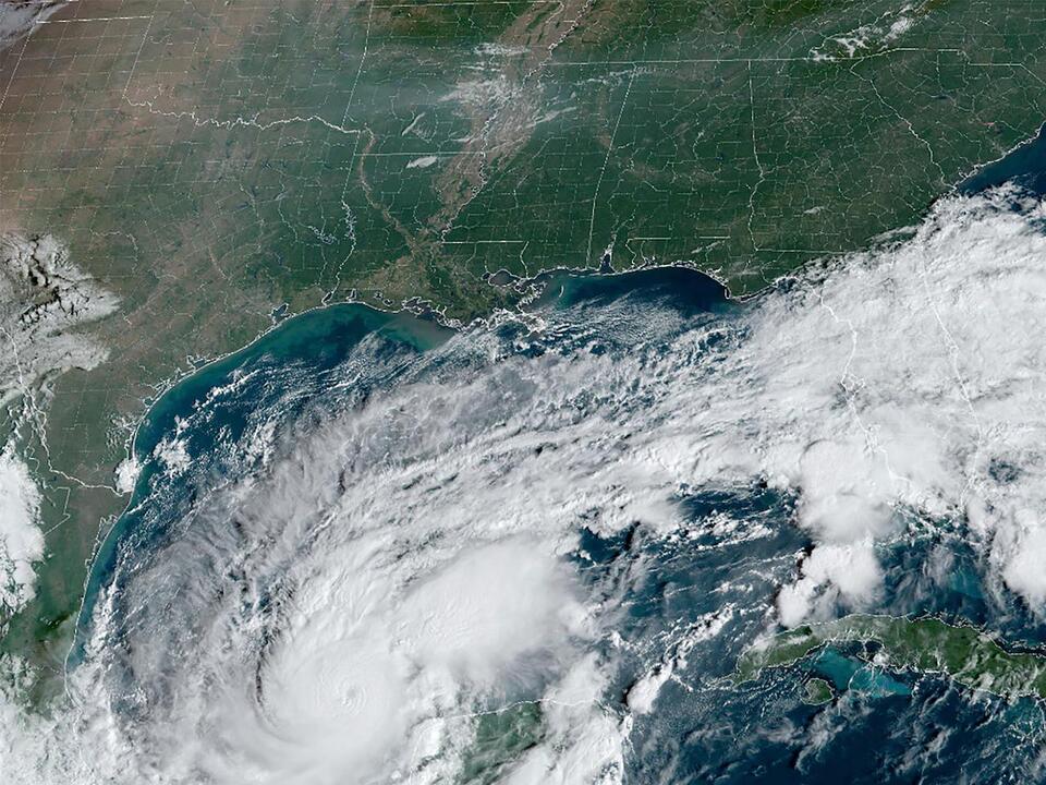 Hurricane Hunters video shows crew flying into monster Milton as it ...