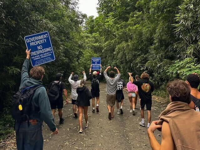 Five hikers arrested for trespassing Haiku Stairs after turning ...