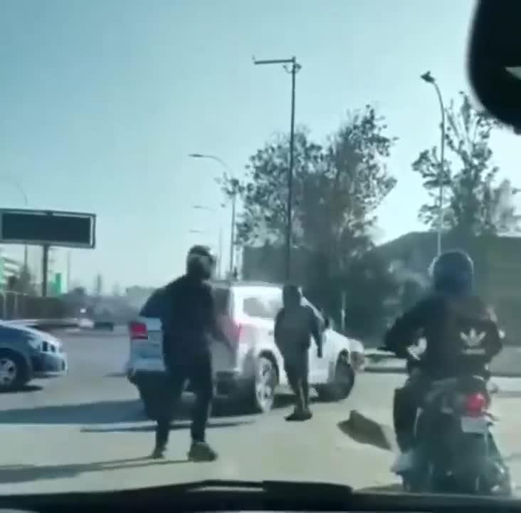 Road rage between a driver and two motorcycle 🏍 guys. Driver tried to ...