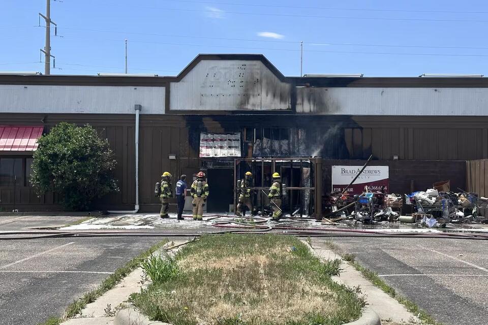 Officials contain fire at former Logan’s Roadhouse building - NewsBreak