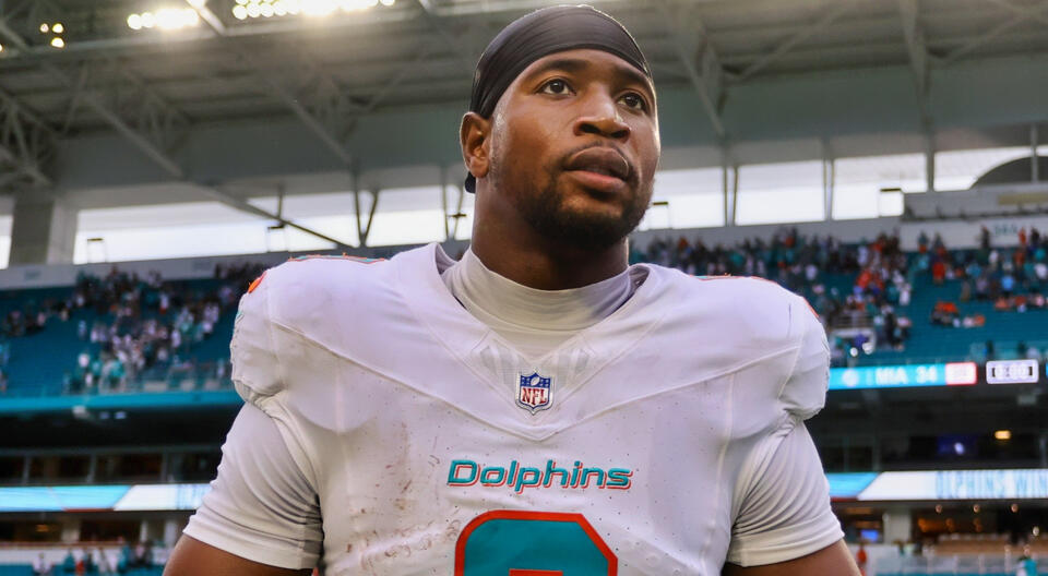 6 Things You Should Know About Miami Dolphins TE Jonnu Smith - NewsBreak
