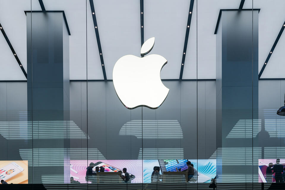 Apple faces iPhone sales drop amid AI rollout - NewsBreak