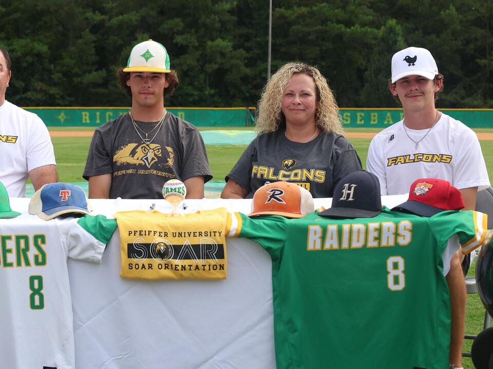 Eason holds signing ceremony for Pfeiffer baseball