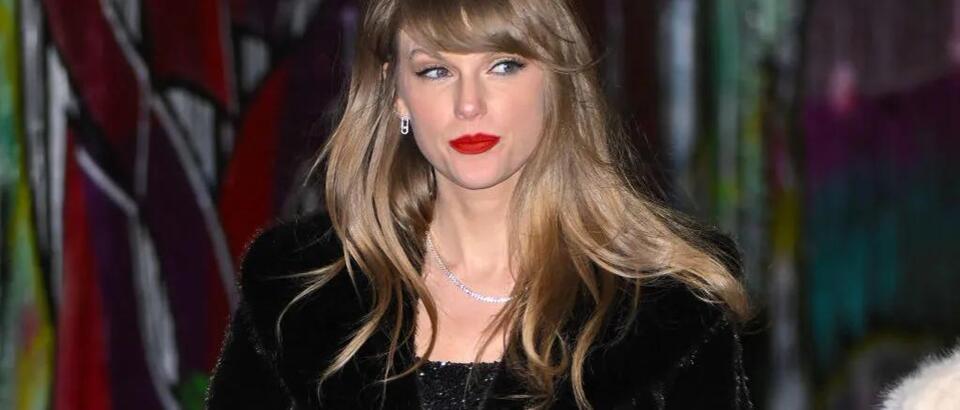 Taylor Swift Fiercely Swag Surfin’ Was Debatably The Most Entertaining ...