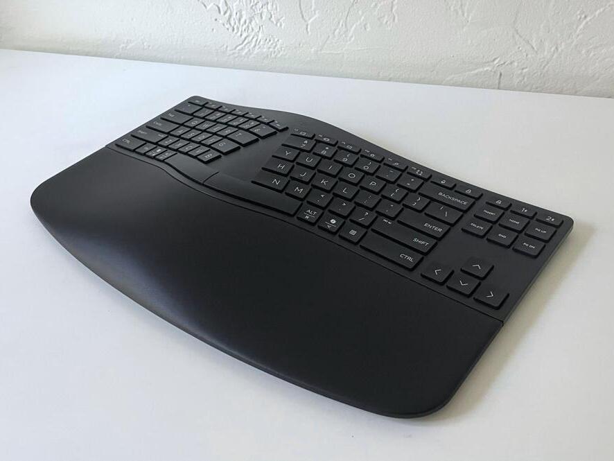 HP 960 Ergonomic Wireless Keyboard review: A curvy design with a ...