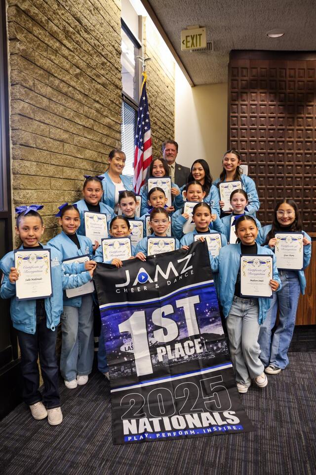 La Mirada Pop Warner Junior Pee Wee Cheer Squad wins 2025 JAMZ Youth ...