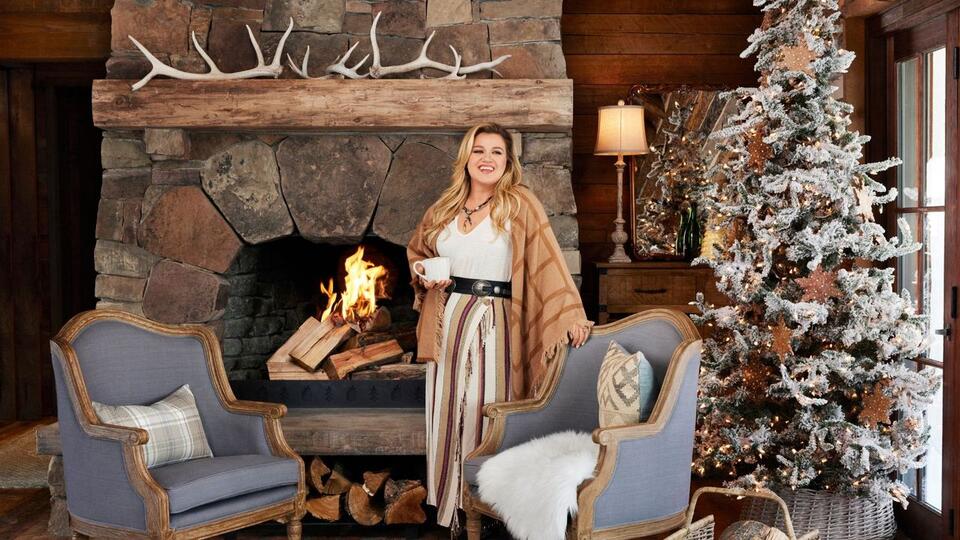 Kelly Clarkson’s Effortlessly Chic Christmas Mantel Is the Festive ...