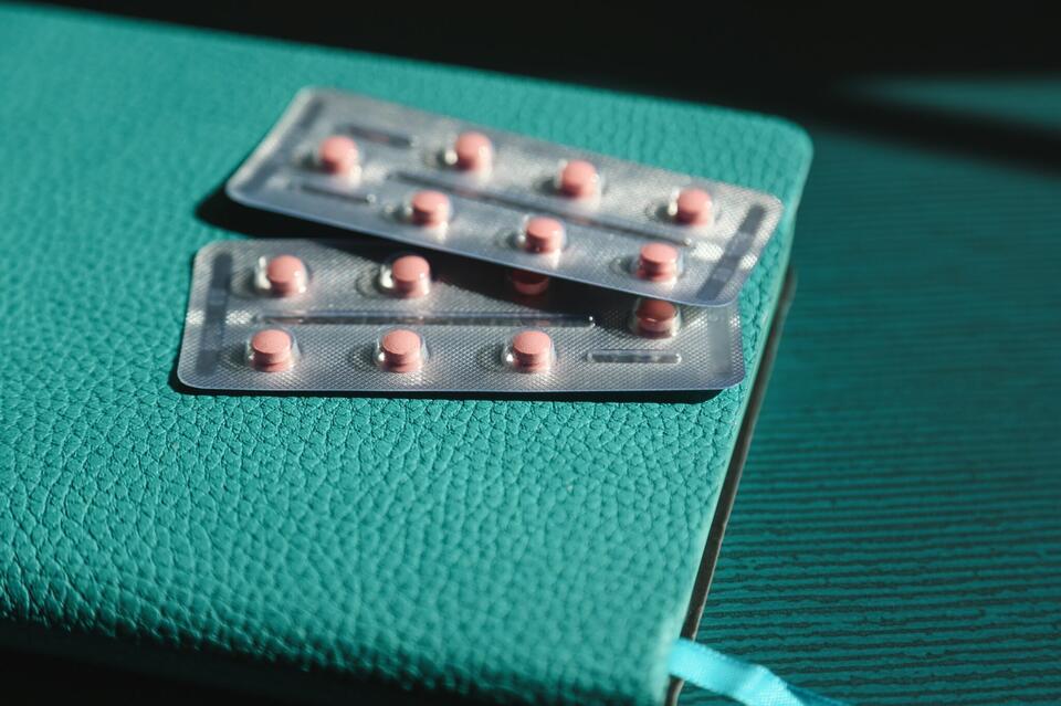 FDA to remove black box warning from hormone replacement therapy drugs ...