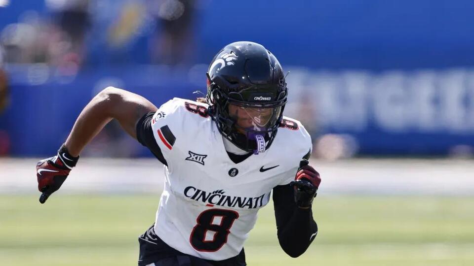Gophers grab commitment from Cincinnati transfer receiver Noah Jennings ...