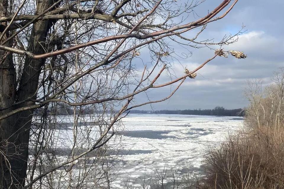 A frozen Delaware River is picturesque but spells trouble for NJ ...