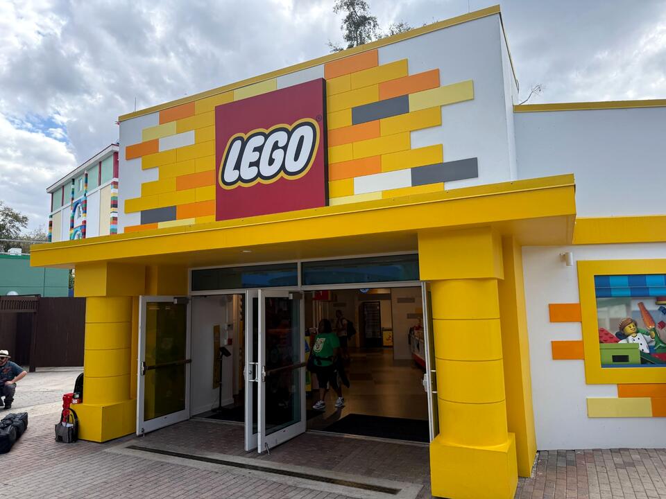 Photos: LEGOLAND Florida's Remodeled LEGO Store Opens with New Displays ...