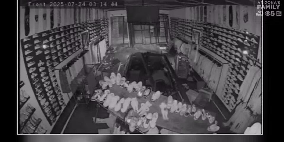 Surveillance video shows Phoenix shoe store hit in smash-and-grab ...