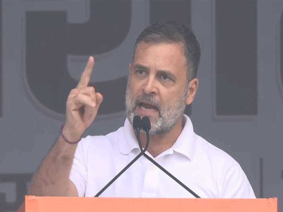 “Amit Shah clarified for EC with trembling hands”: Rahul Gandhi tears ...