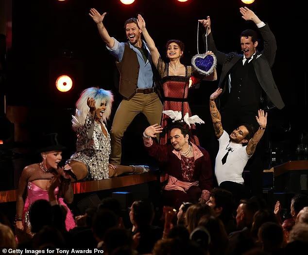 Big Bang Theory star Jim Parsons puts on gender-bending performance at ...