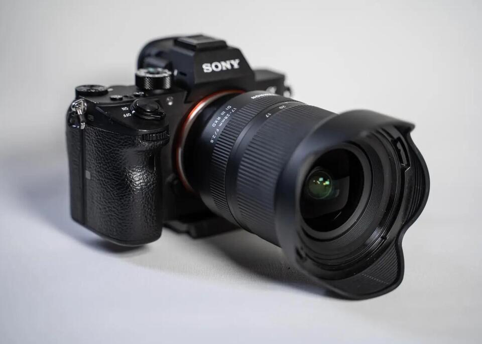 Lens hood vs. UV filter: What’s better for protecting your camera ...