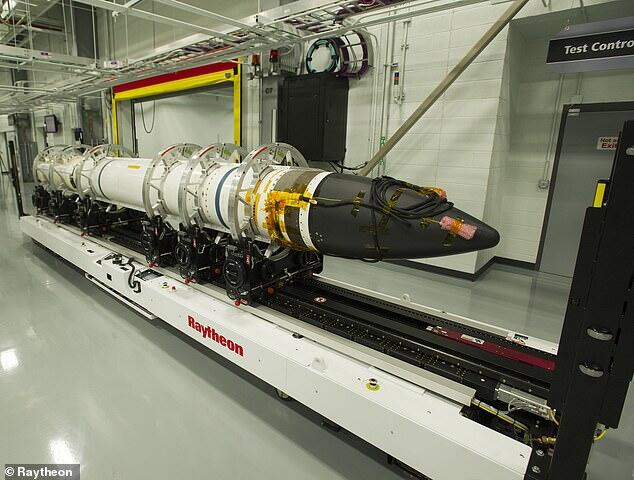 US Navy shoots down intercontinental ballistic missile in space from a ...