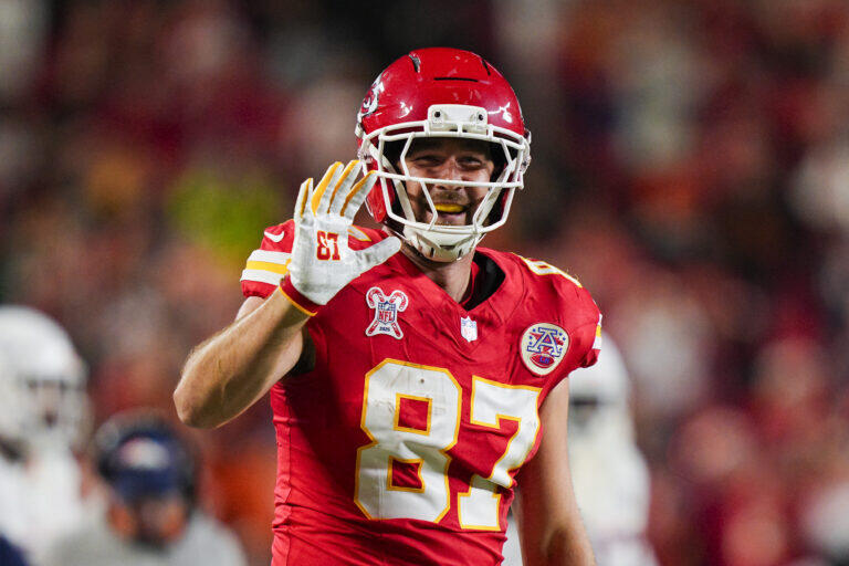 Chiefs owner makes clear statement on Travis Kelce’s NFL future - NewsBreak