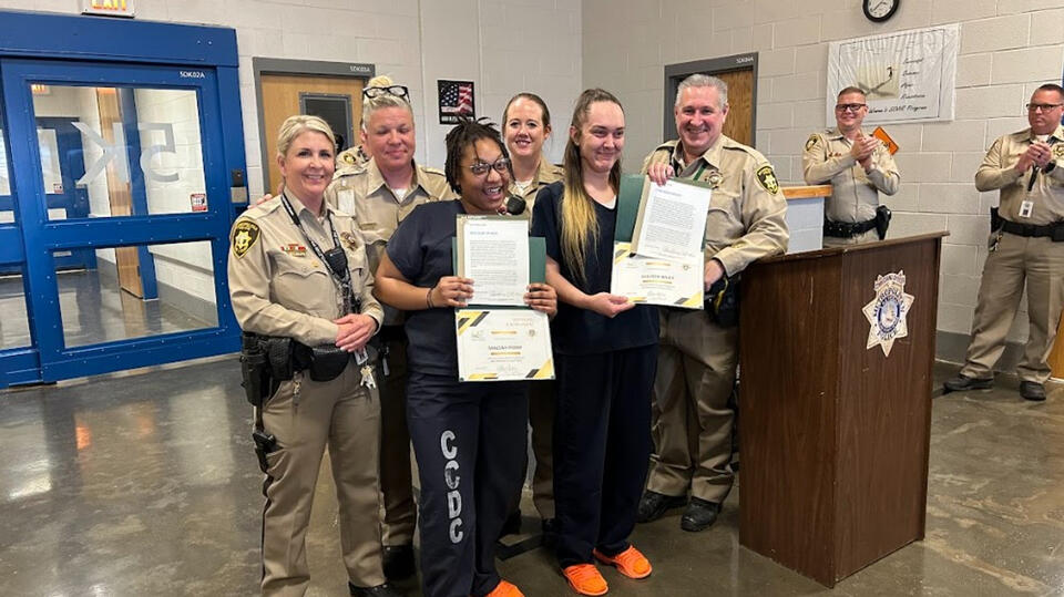 First female inmates graduate from therapy program at Las Vegas jail ...