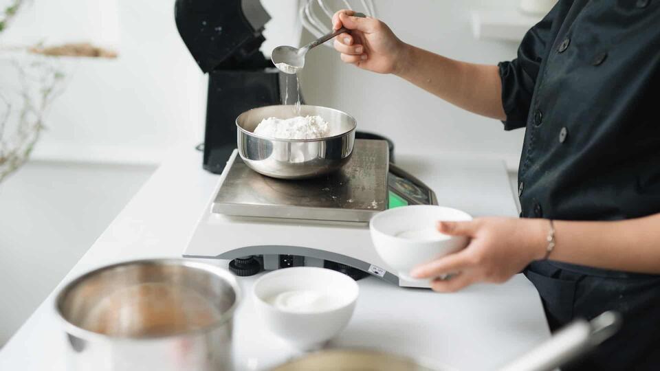 Professional chefs share the top mistakes average home cooks commit ...