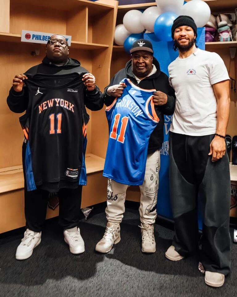 Watch Knicks star Jalen Brunson surprise families with holiday gifts ...