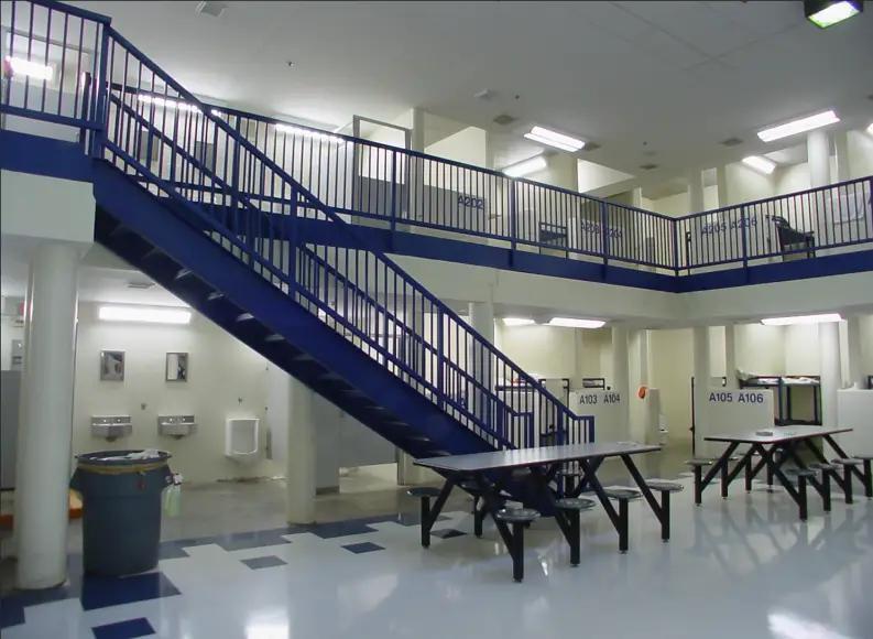 Manhattan man arrested on multiple charges including domestic battery ...