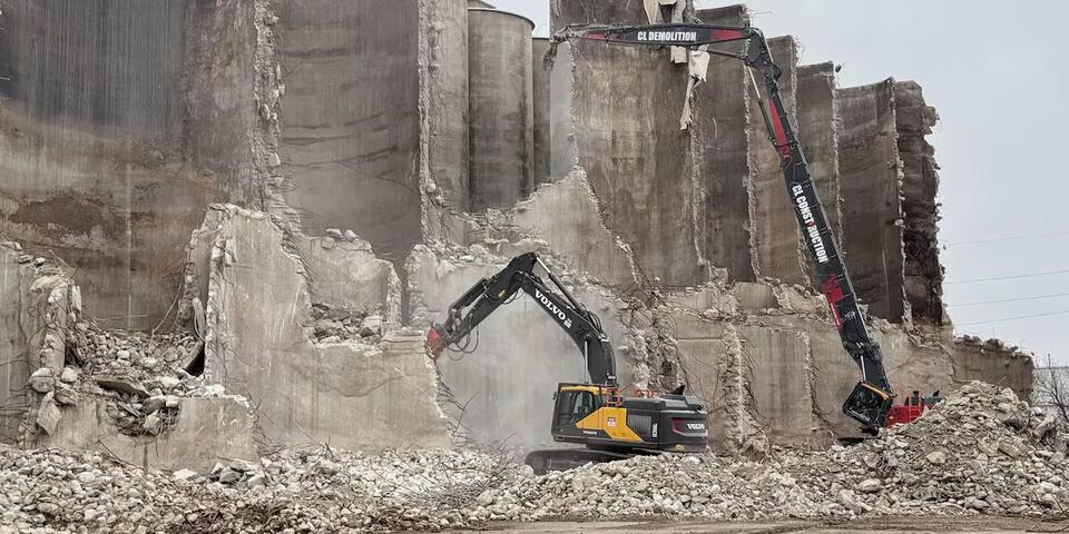 Demolition of Lincoln grain silos continues, clearing path for major ...