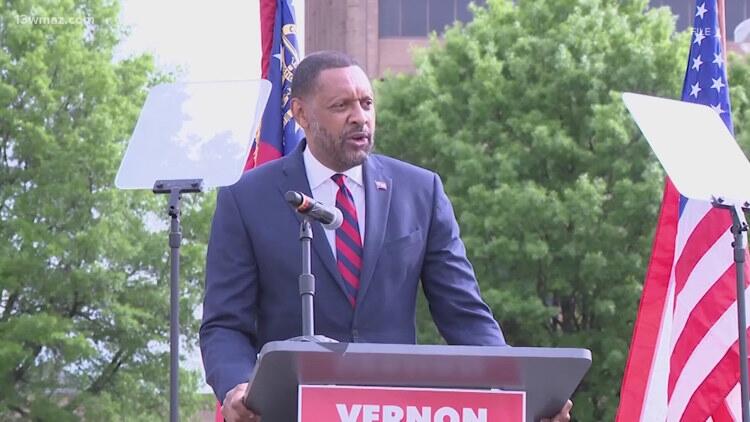 Vernon Jones, former Trump-sponsored candidate, announces campaign for ...