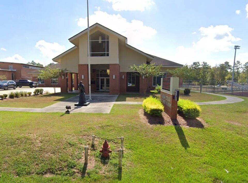 Fight in Louisiana High School Leaves Student Injured by Scissors ...