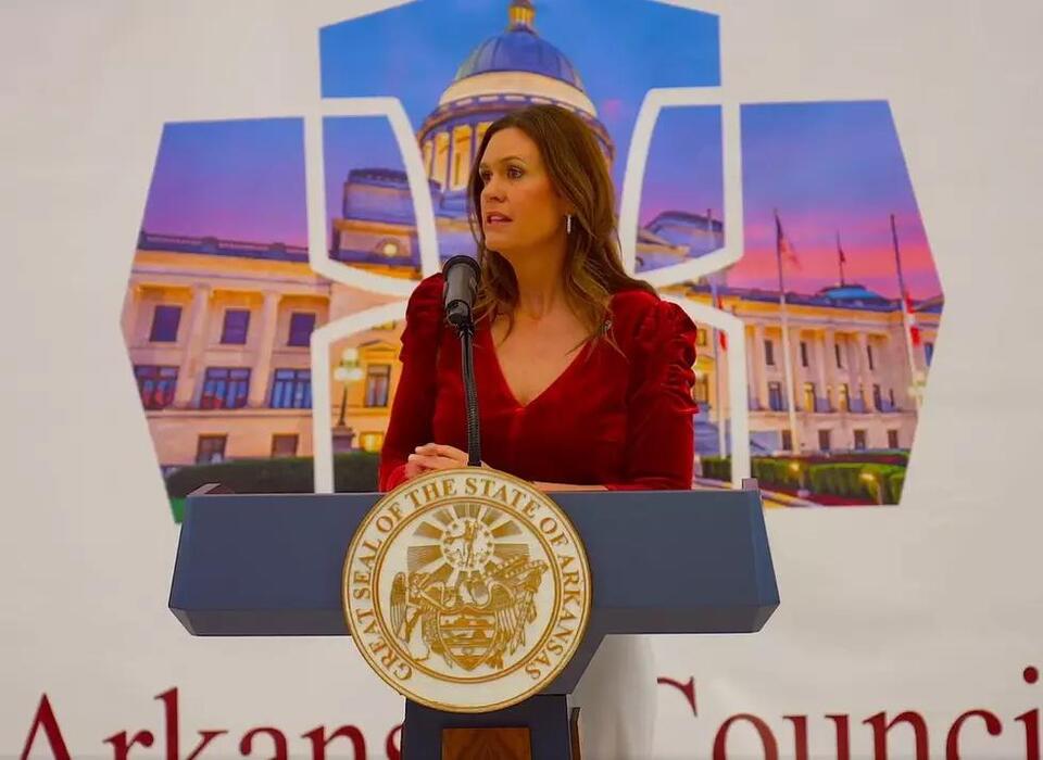 Arkansas Governor Says ‘Bell to Bell No Cell’ Begins Next Year - NewsBreak
