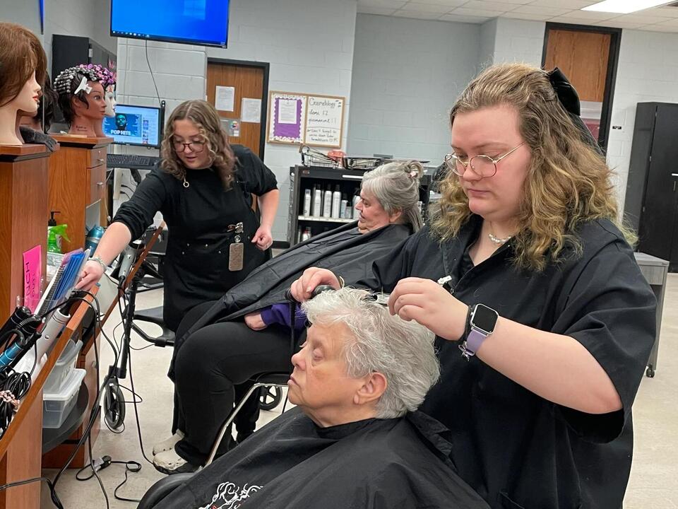 SCC students volunteer prom preparation services for special needs ...
