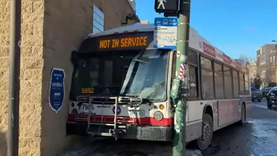 CTA bus slides on ice, crashes into building in Fulton Market area ...